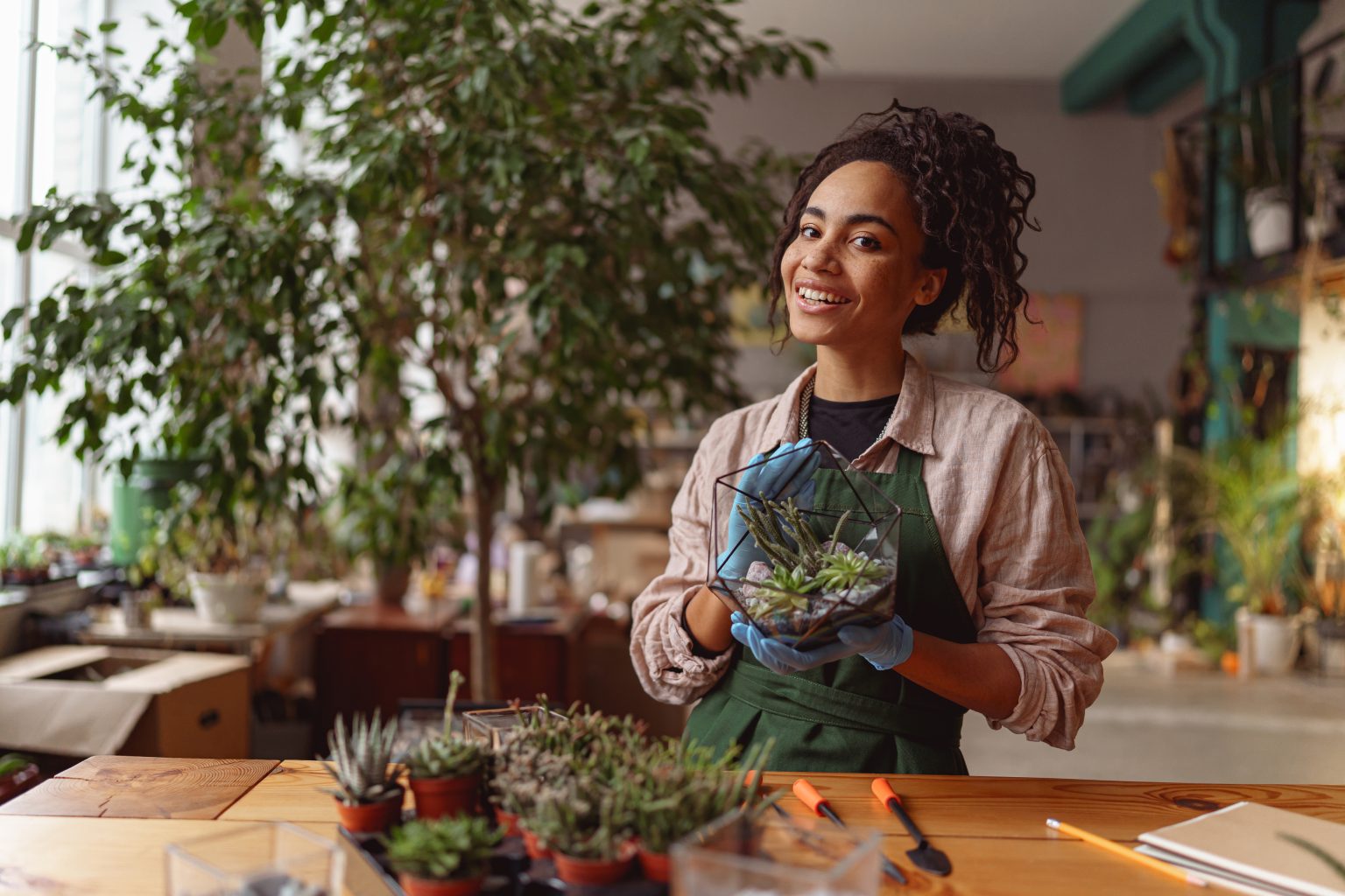 15 Pros and Cons of Being a Floral Designer